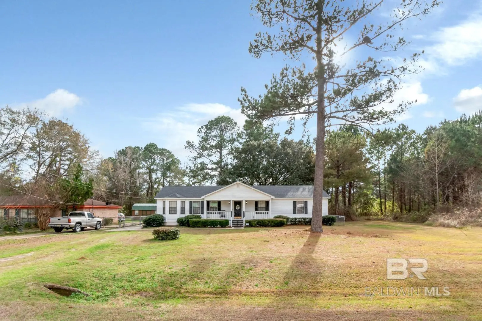 2025 N Marion Drive, Mount Vernon Property Listing: MLS® #390065