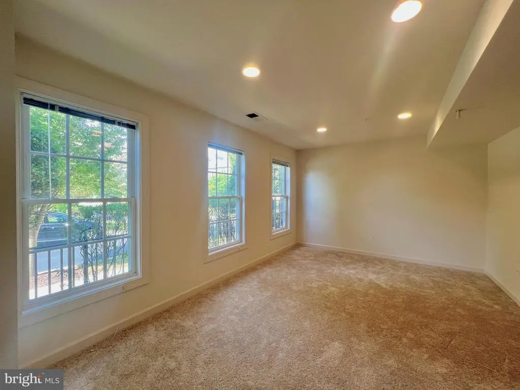 12919 Benton Park Cir, Clarksburg Property Listing: MLS® #MDMC2203546