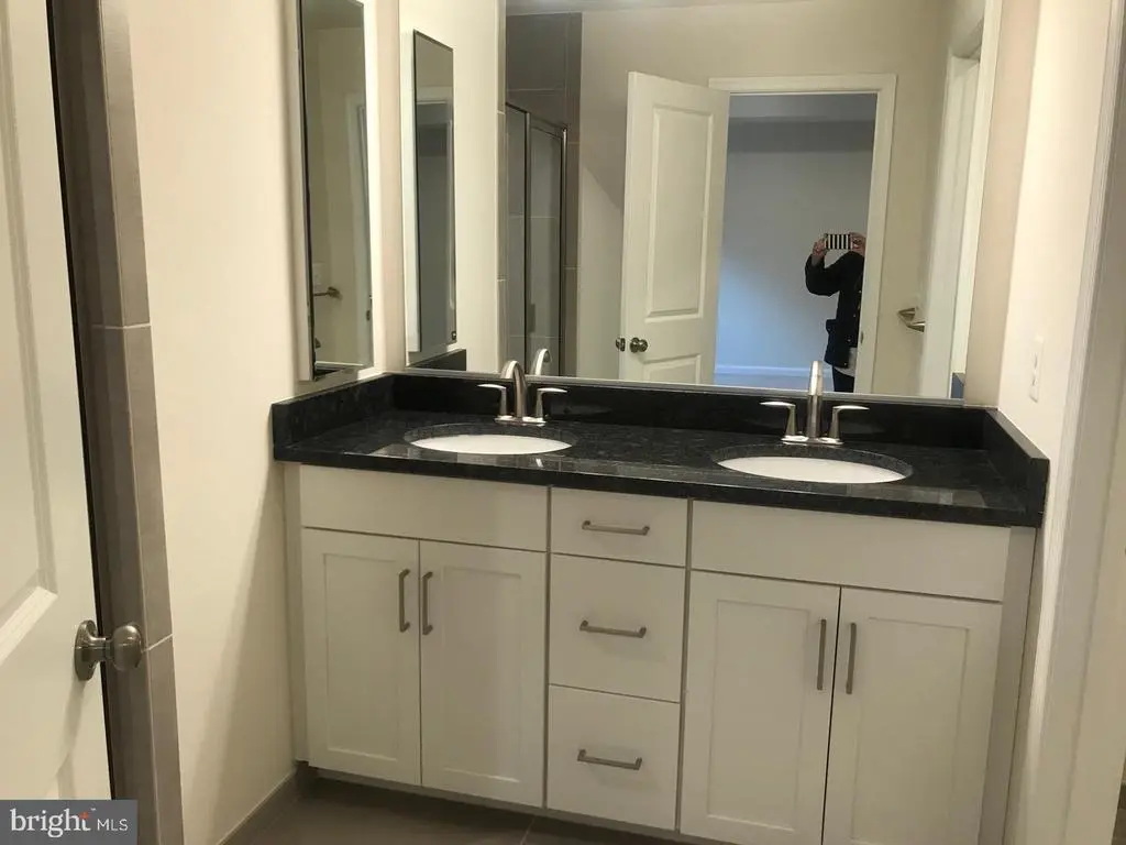 42416 Dogwood Glen Sq, Sterling Property Listing: MLS® #VALO2112988