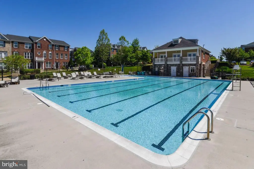 20630 Sibbald Sq, Ashburn Property Listing: MLS® #VALO2114740