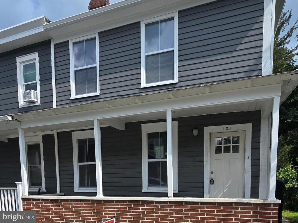 Residential for sale in SMYRNA DE at 121 W Mount Vernon St