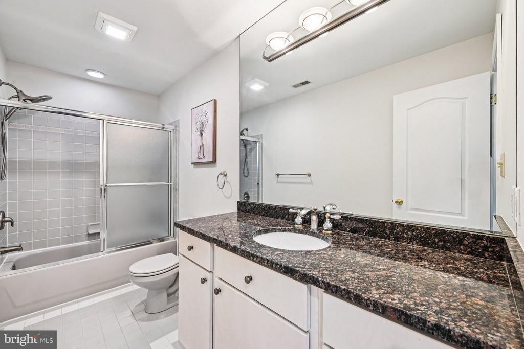 2 Hurlingham Ct, Pikesville Property Listing: MLS® #MDBC2133866