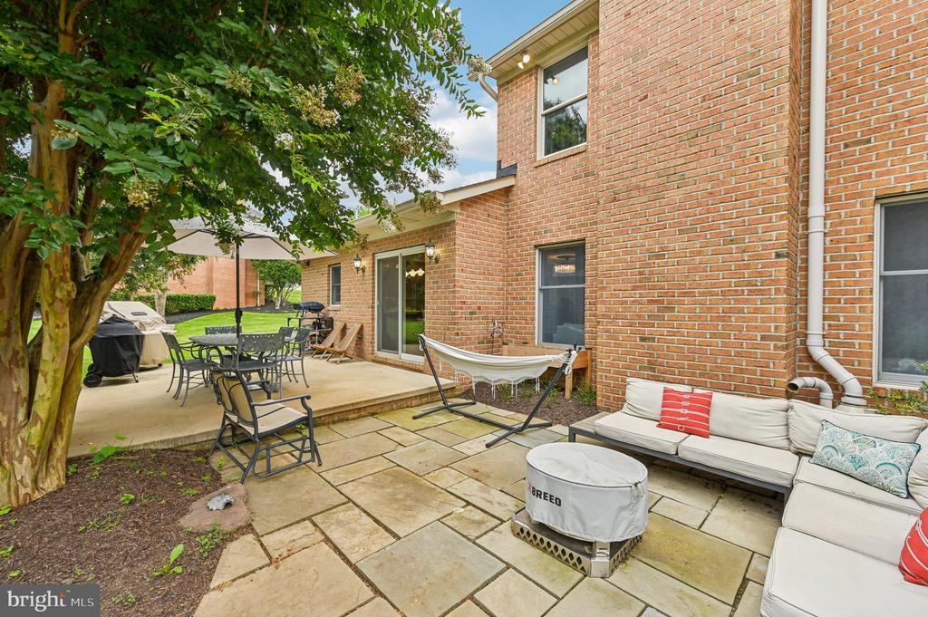 2 Hurlingham Ct, Pikesville Property Listing: MLS® #MDBC2133866