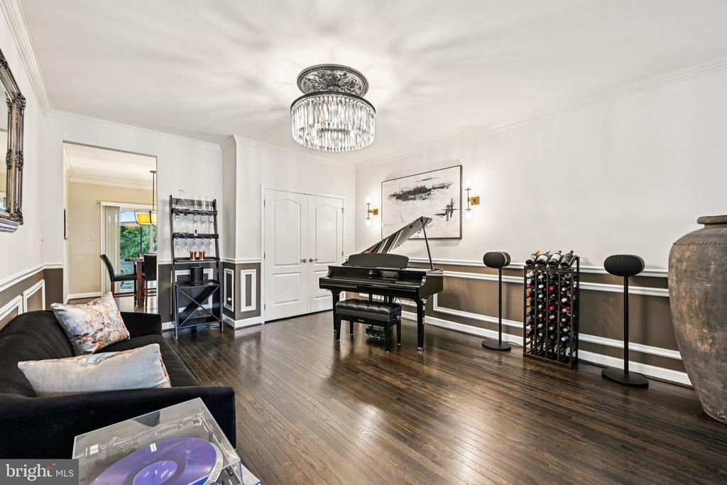 2 Hurlingham Ct, Pikesville Property Listing: MLS® #MDBC2133866