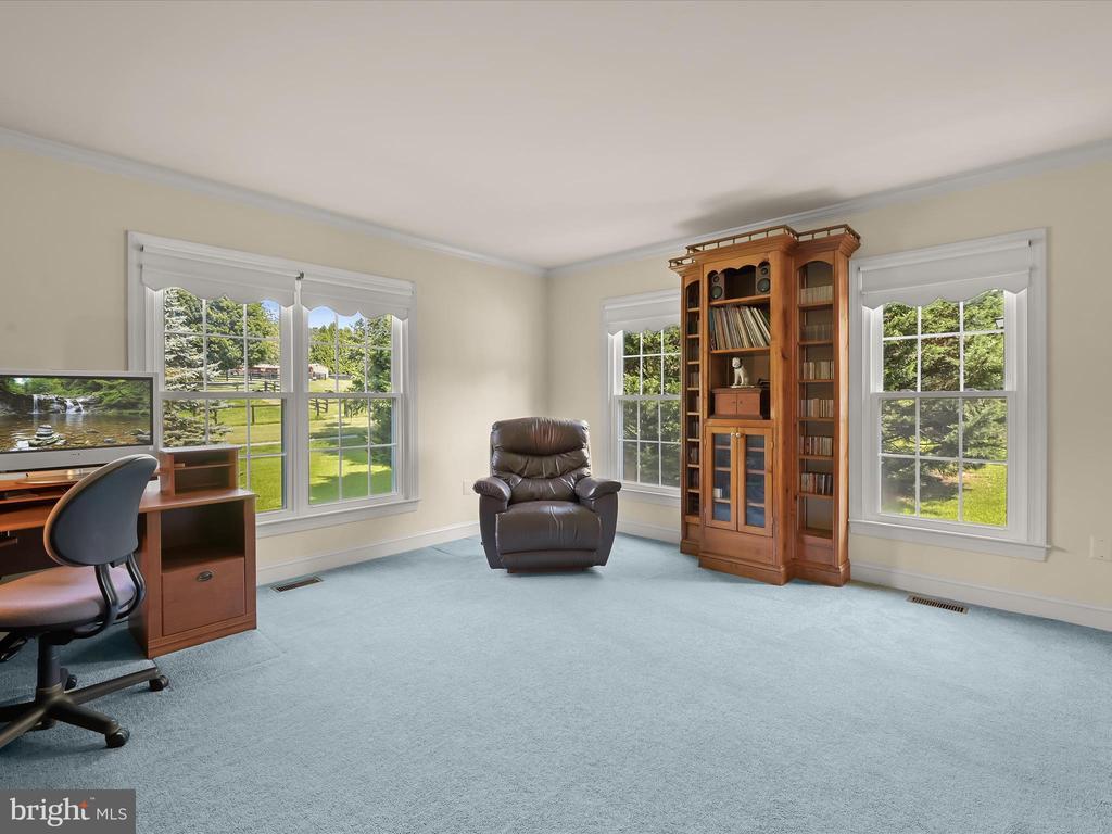 17580 Hardy Rd, Mount Airy Property Listing: MLS® #MDHW2055532