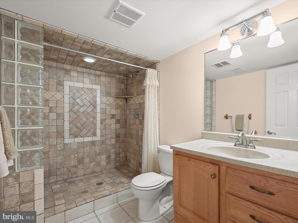 17580 Hardy Rd, Mount Airy Property Listing: MLS® #MDHW2055532