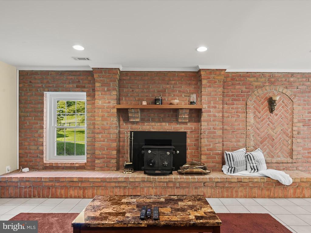 17580 Hardy Rd, Mount Airy Property Listing: MLS® #MDHW2055532