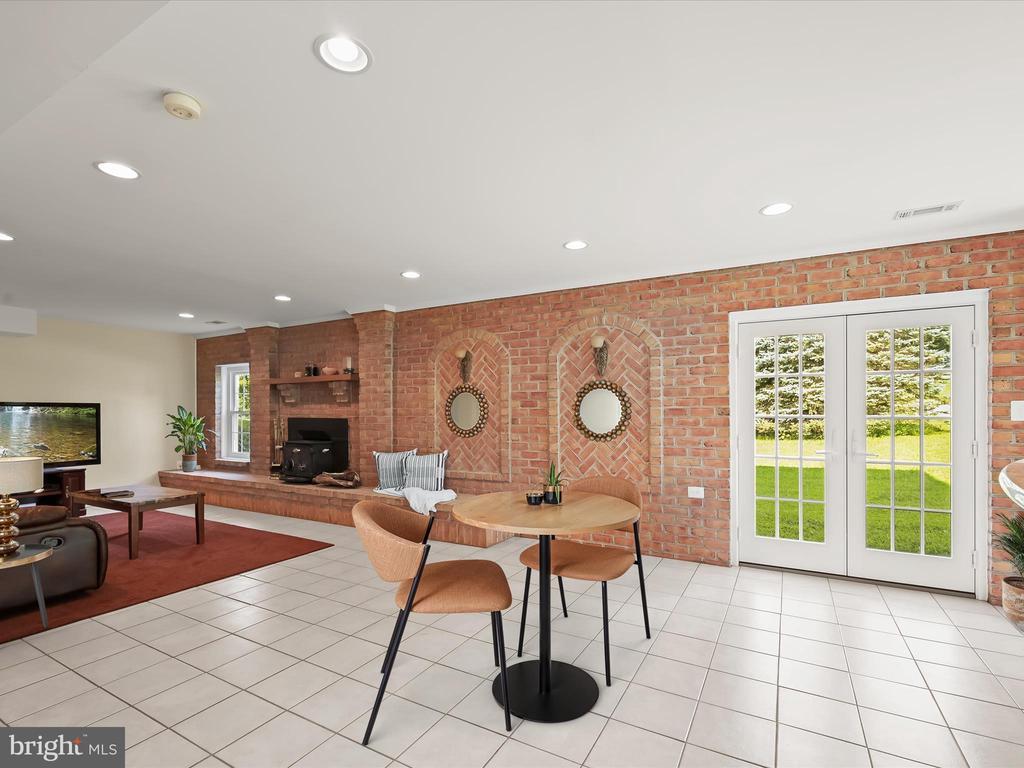 17580 Hardy Rd, Mount Airy Property Listing: MLS® #MDHW2055532