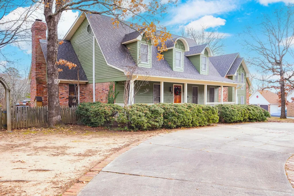 5916 North Hills Boulevard, Sherwood Property Listing: MLS® #25049953