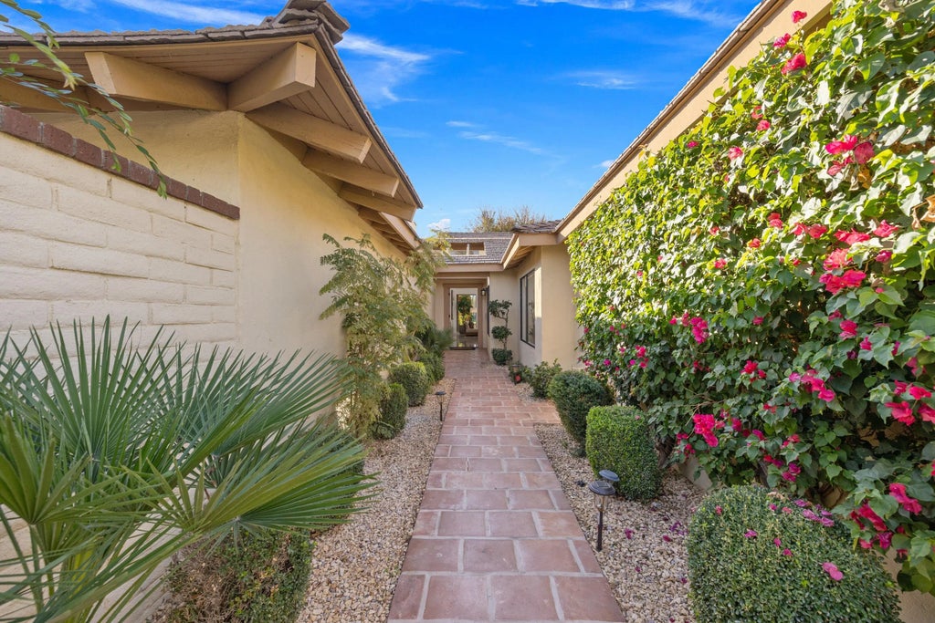 213 Las Lomas, Palm Desert Property Listing: MLS® #219140756