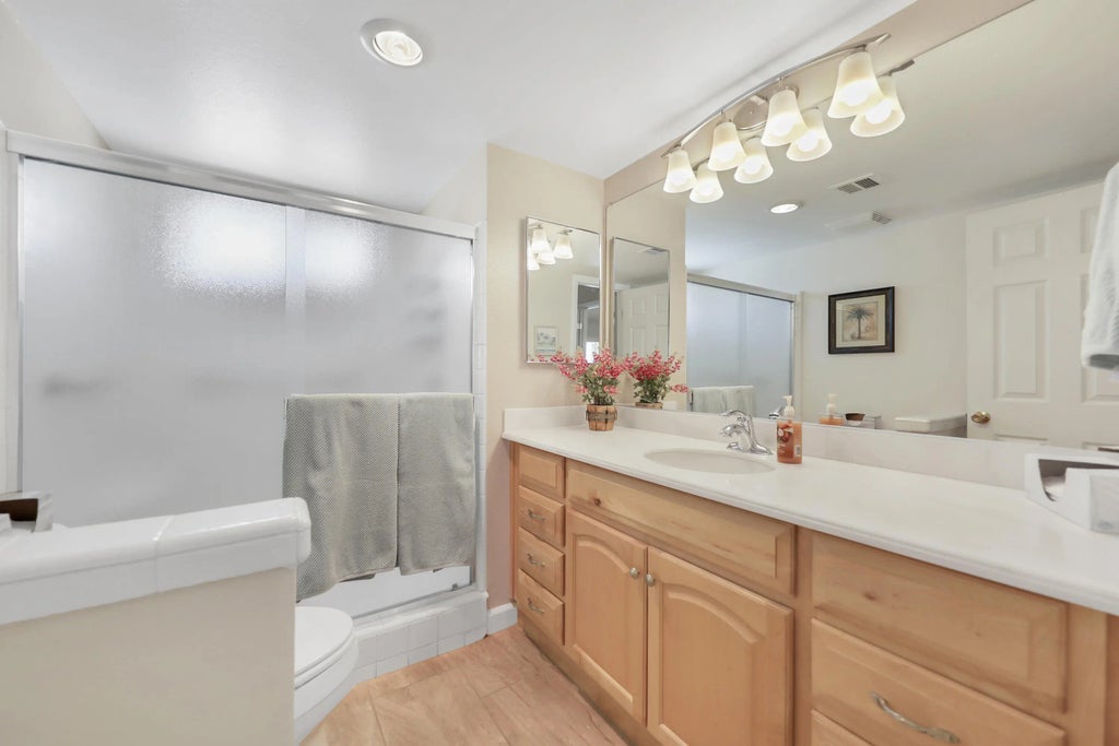 40649 Inverness Way, Palm Desert Property Listing: MLS® #219141195