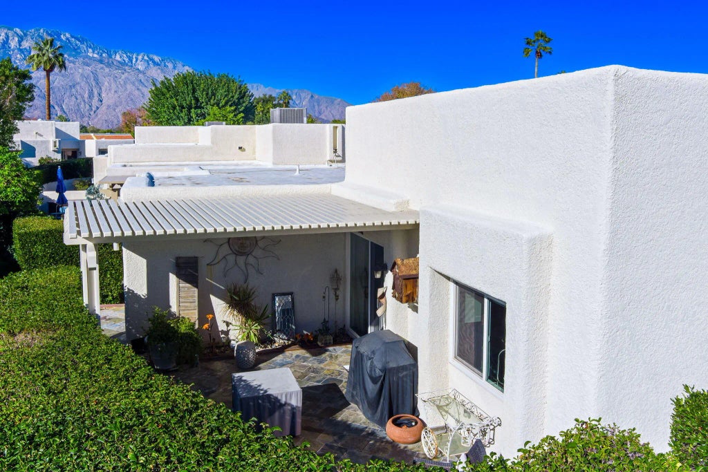 6071 Hazeltine Plaza, Palm Springs Property Listing: MLS® #219141519