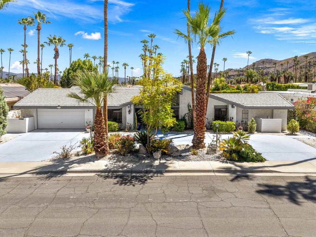 2082 Madrona Drive S, Palm Springs Property Listing: MLS® #219142031