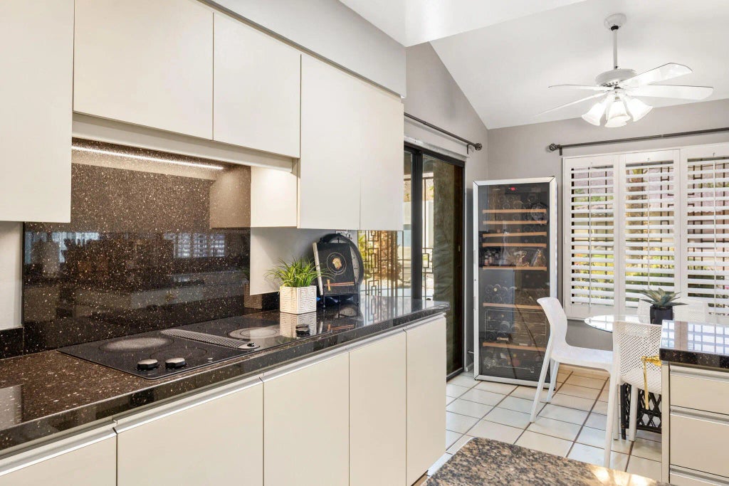 2082 Madrona Drive S, Palm Springs Property Listing: MLS® #219142031