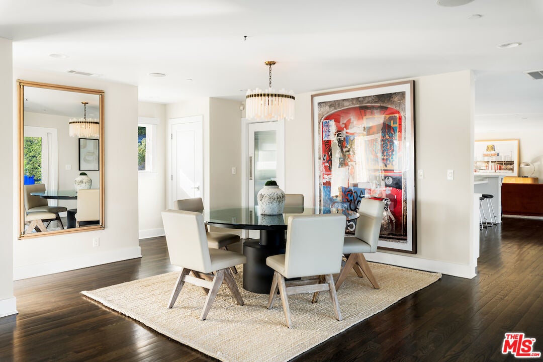 2547 Hutton Dr, BEVERLY HILLS Property Listing: MLS® #25503033