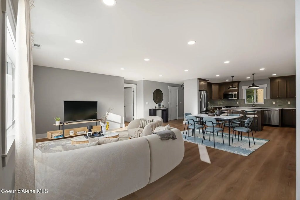 14981 Highway 2, Laclede Property Listing: MLS® #25-11127