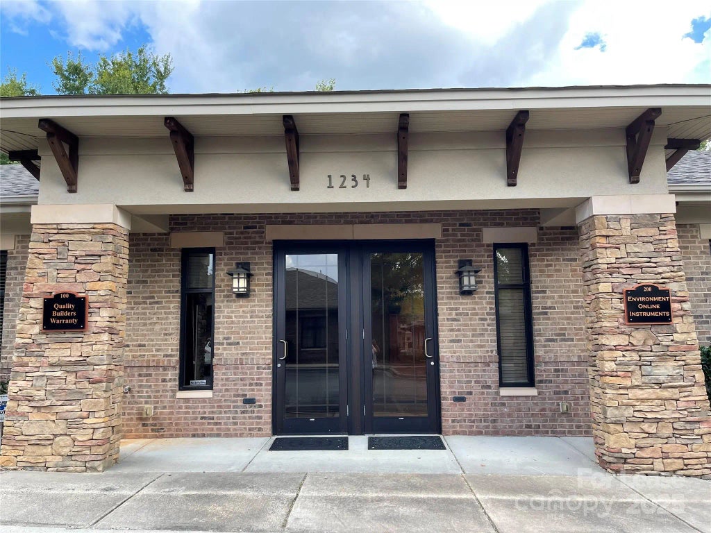 1234 Mann Drive 200, Matthews Property Listing: MLS® #4259806