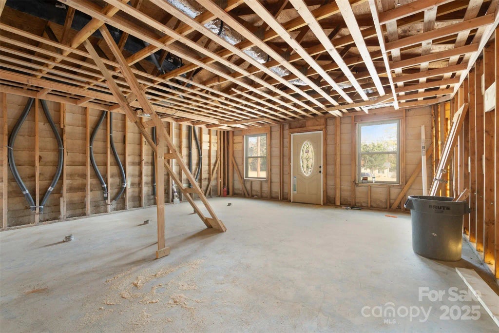 311 Beatty Drive, Belmont Property Listing: MLS® #4325179