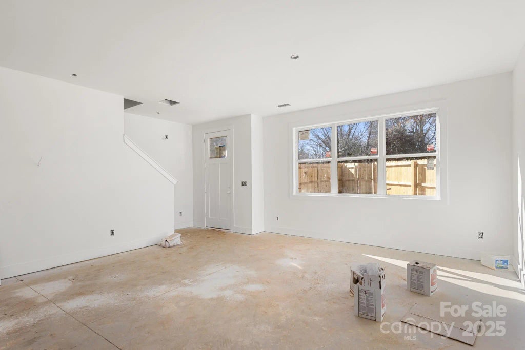 901 S Hoskins Road, Charlotte Property Listing: MLS® #4331175