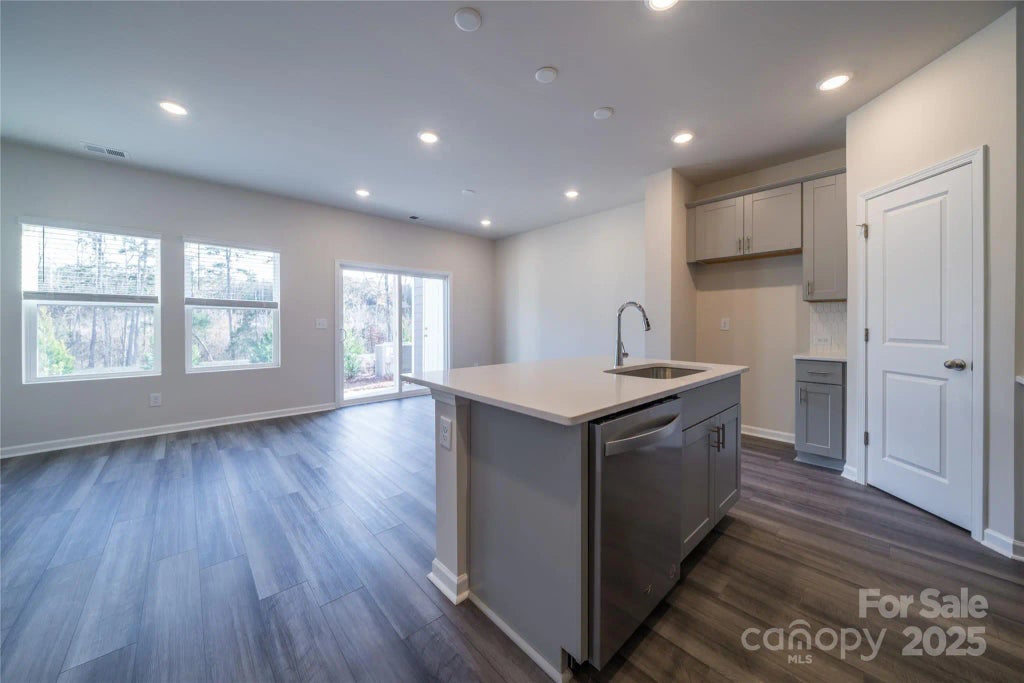 8105 Hidden Springs Trail, Charlotte Property Listing: MLS® #4331239