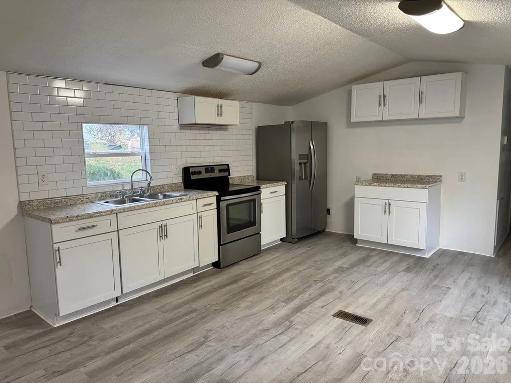 111 Cloverleaf Drive, Clover Property Listing: MLS® #4334893