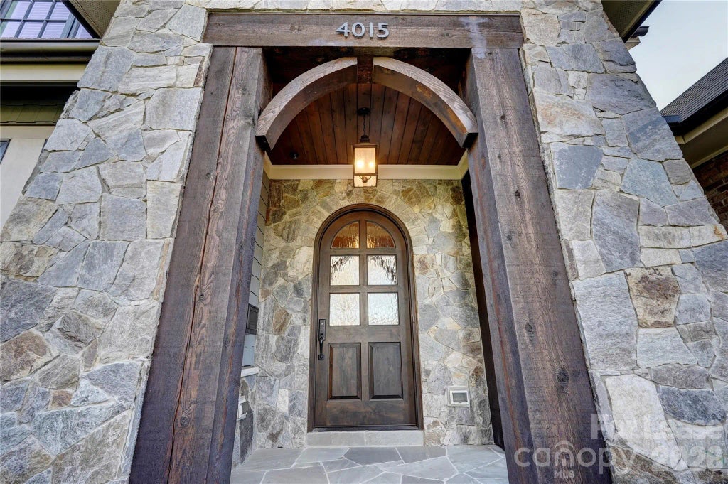 4015 Arbor Way, Charlotte Property Listing: MLS® #4340075