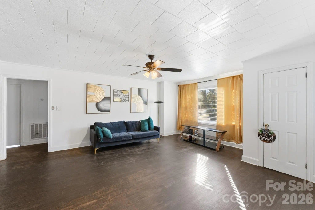 802 Chesterfield Avenue, Lancaster Property Listing: MLS® #4340603