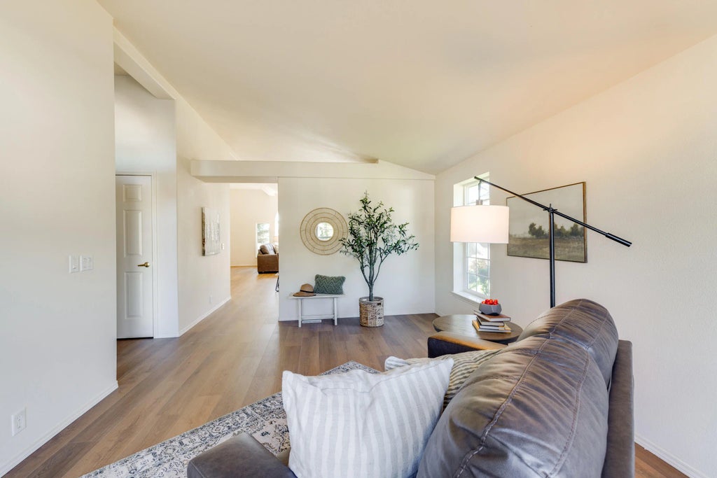 278 N Wheeler Loop, Sisters Property Listing: MLS® #220210772