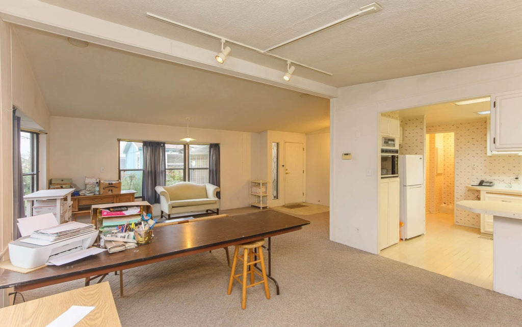 215 Tolman Creek Road Spc 16, Ashland Property Listing: MLS® #220213282