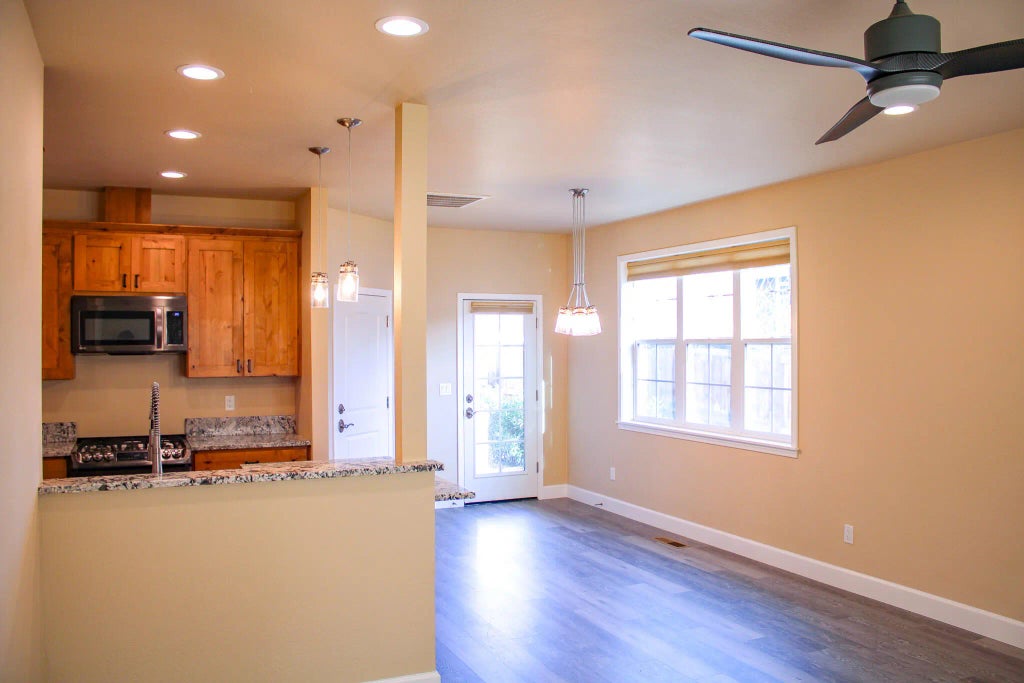 237 Willow Way, Talent Property Listing: MLS® #220212578