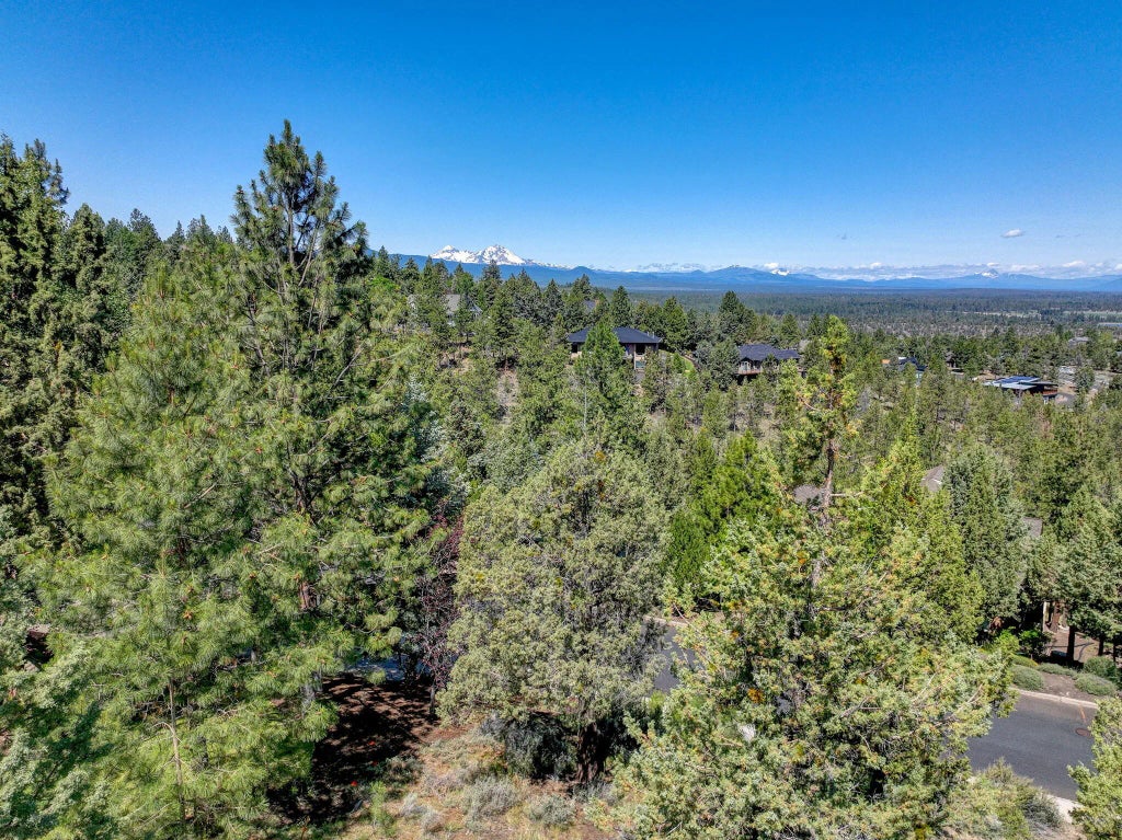 3333 Nw Panorama Drive, Bend Property Listing: MLS® #220213324