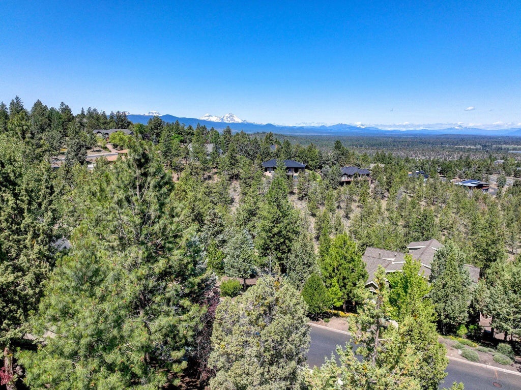 3333 Nw Panorama Drive, Bend Property Listing: MLS® #220213324