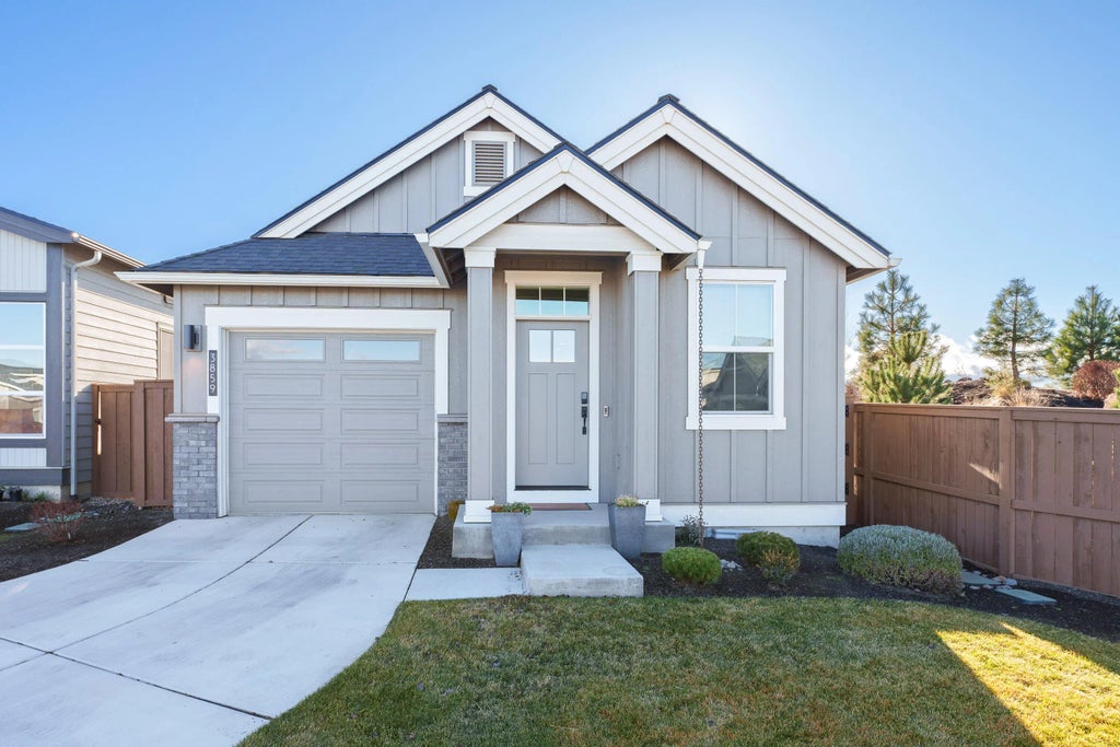 3859 Ne Oakside Loop, Bend Property Listing: MLS® #220213145