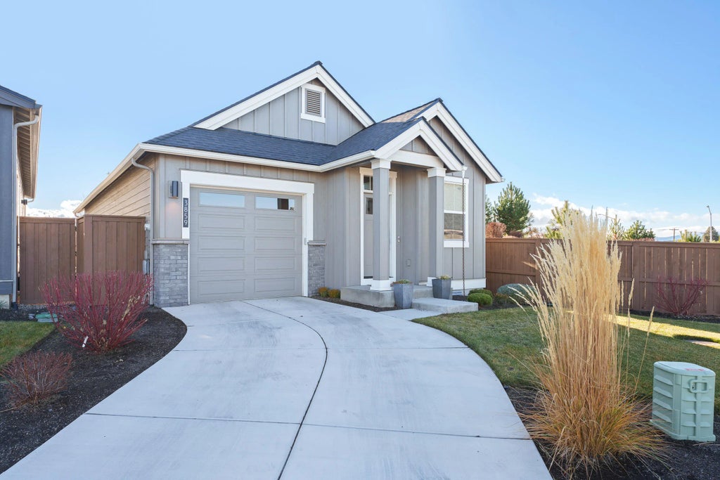 3859 Ne Oakside Loop, Bend Property Listing: MLS® #220213145