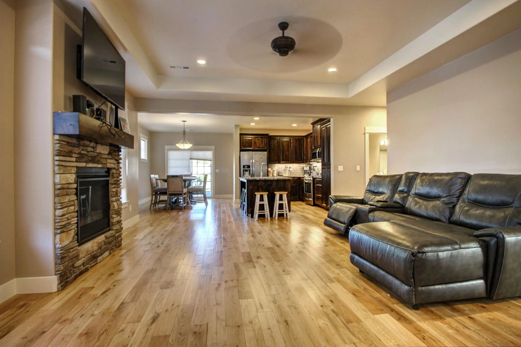 3835 Creek Mont Drive, Medford Property Listing: MLS® #220213150