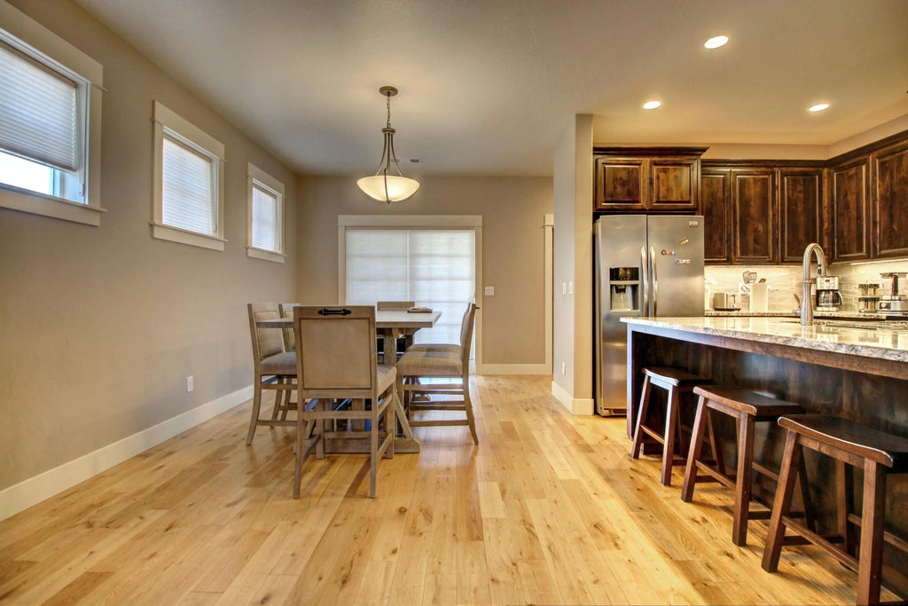 3835 Creek Mont Drive, Medford Property Listing: MLS® #220213150