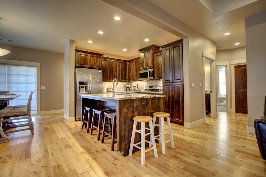 3835 Creek Mont Drive, Medford Property Listing: MLS® #220213150