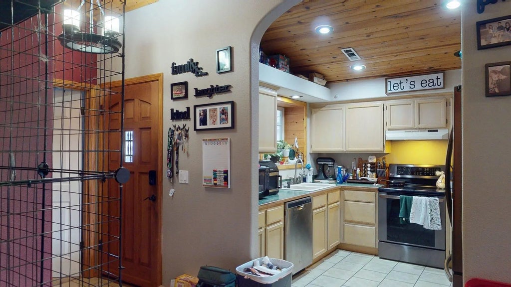 606 Sw Larch Road, Grants Pass Property Listing: MLS® #220213178