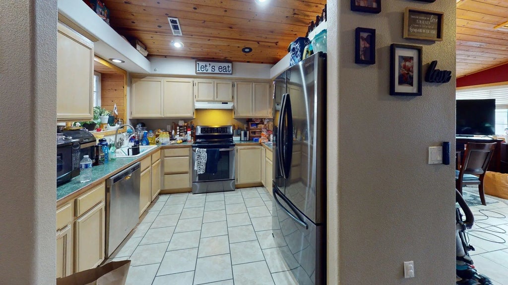 606 Sw Larch Road, Grants Pass Property Listing: MLS® #220213178