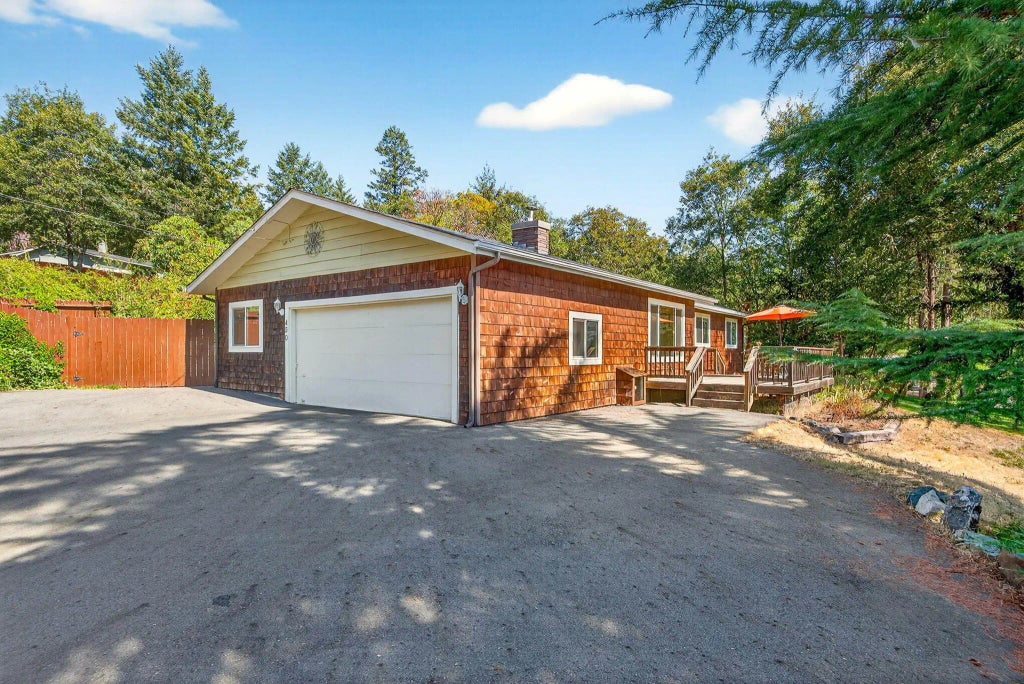 450 Crestview Loop, Grants Pass Property Listing: MLS® #220213189