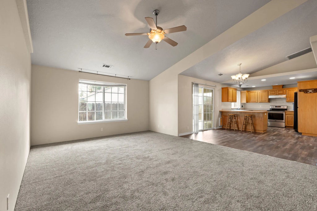 1481 George Tweed Boulevard, Grants Pass Property Listing: MLS® #220213208