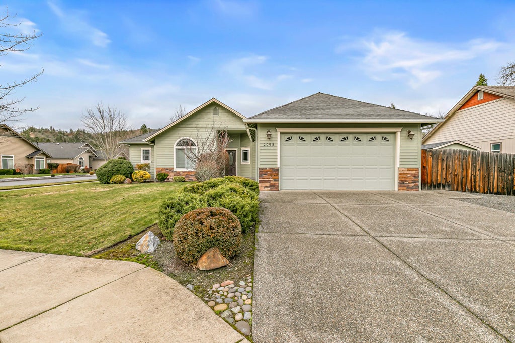 2092 Sw Ford Street, Grants Pass Property Listing: MLS® #220213222