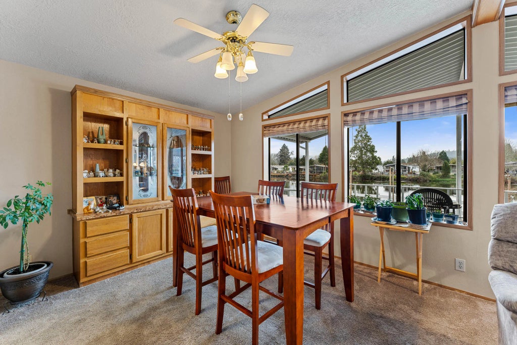 183 Kingsley Drive, Grants Pass Property Listing: MLS® #220213559