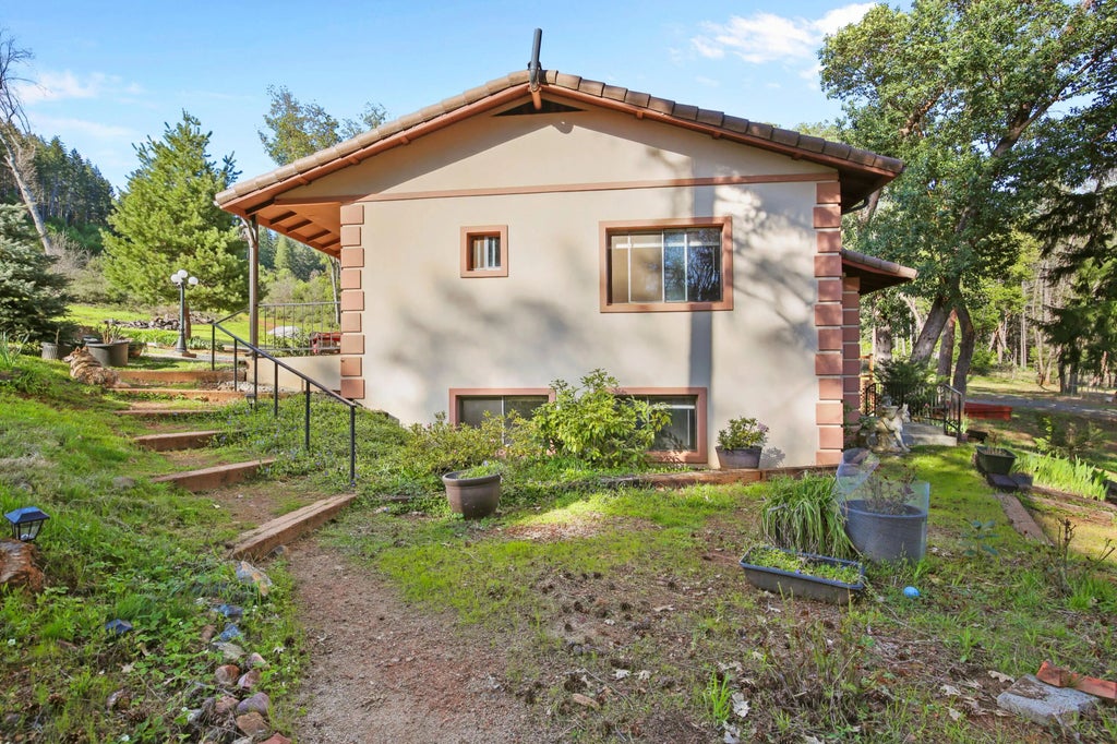 4884 Lower Grave Creek Road, Wolf Creek Property Listing: MLS® #220214202