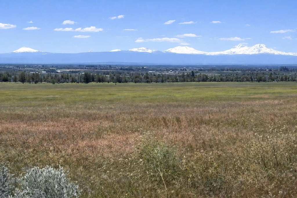 2 Wiley Road, Powell Butte Property Listing: MLS® #220214268