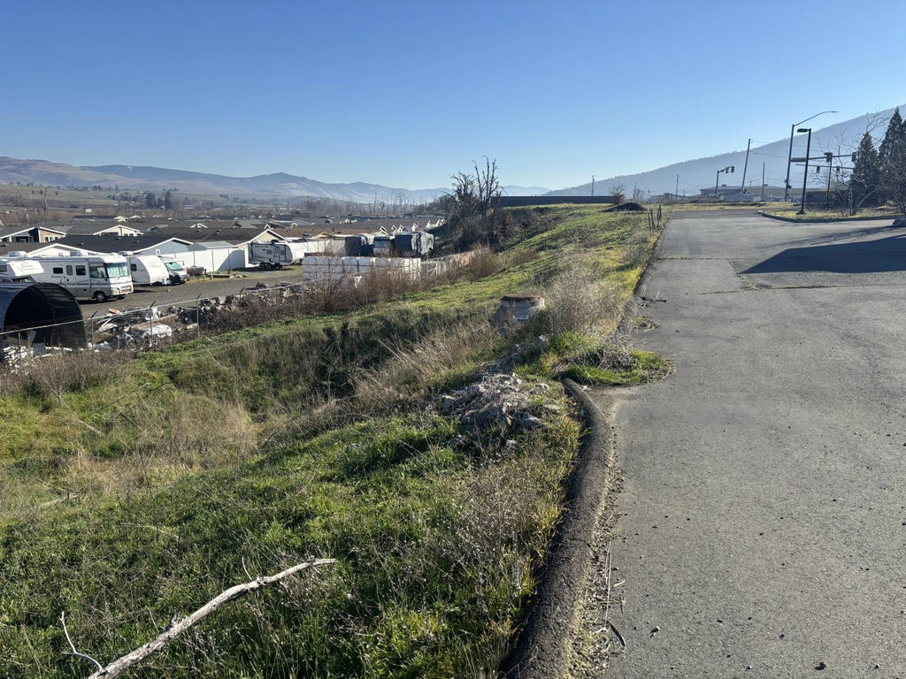 361 S Pacific Hwy, Talent Property Listing: MLS® #220214525