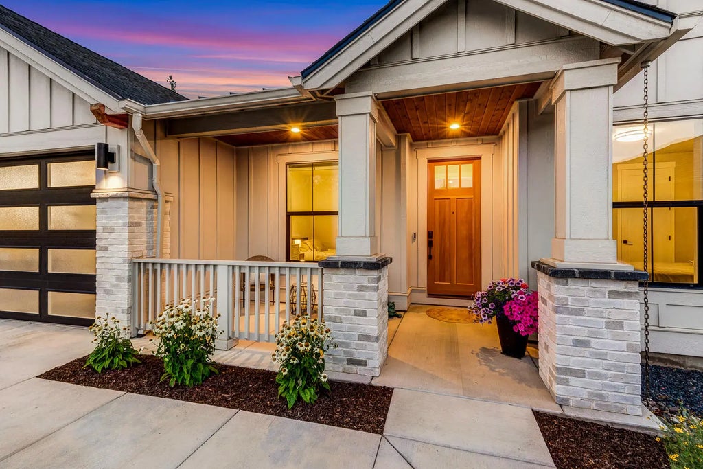 2029 Nw Lobinie Court, Bend Property Listing: MLS® #220214507