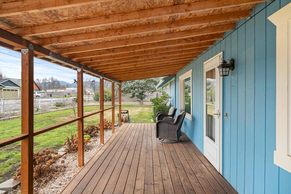 1654 Thomas Road, Medford Property Listing: MLS® #220214533