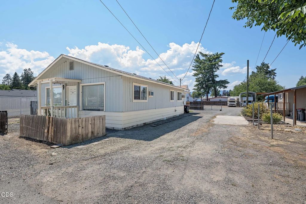 2921 Table Rock Road, Medford Property Listing: MLS® #220227321