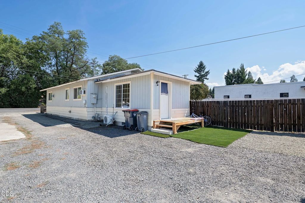 2921 Table Rock Road, Medford Property Listing: MLS® #220227321